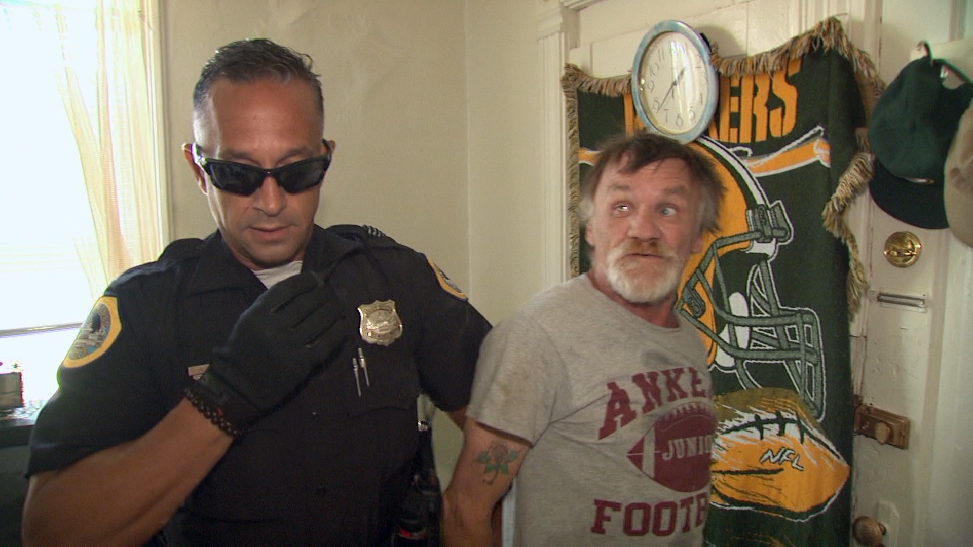 Watch Cops: Season 27, Episode 19 "Strange Encounters" | FOX One