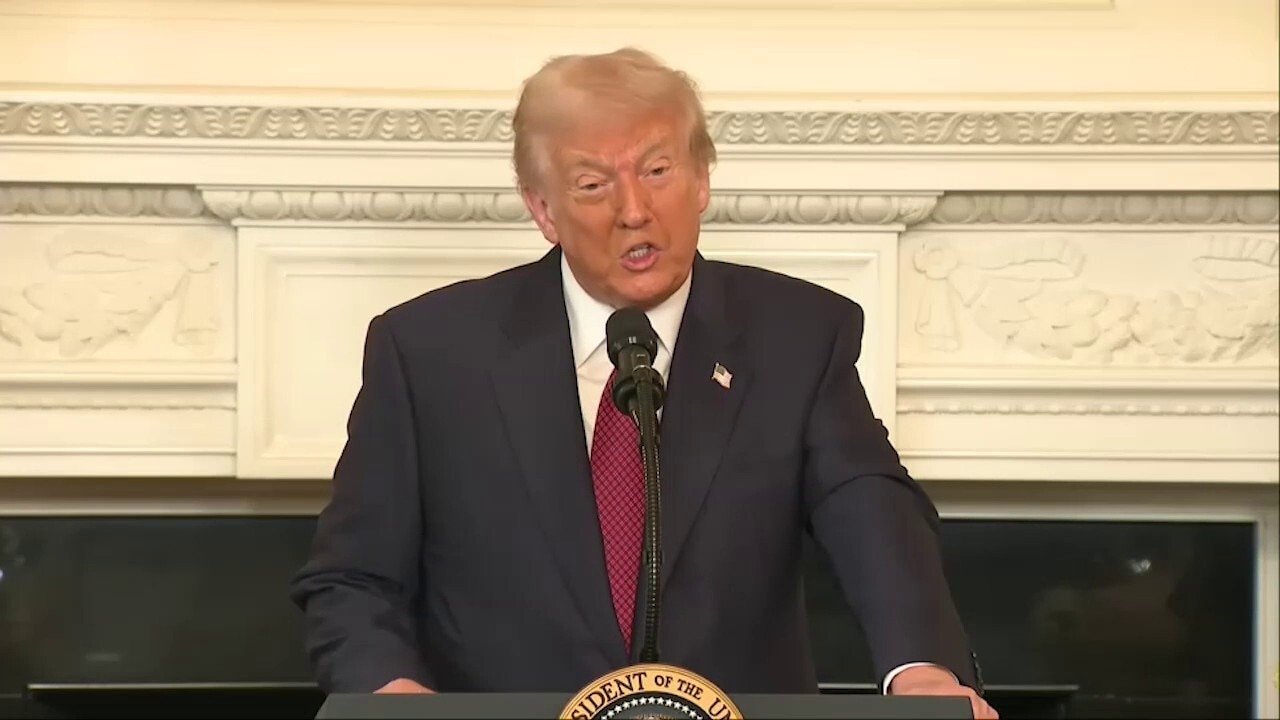 Watch Trump compares Democrats to 'kamikaze pilots' amid government ...