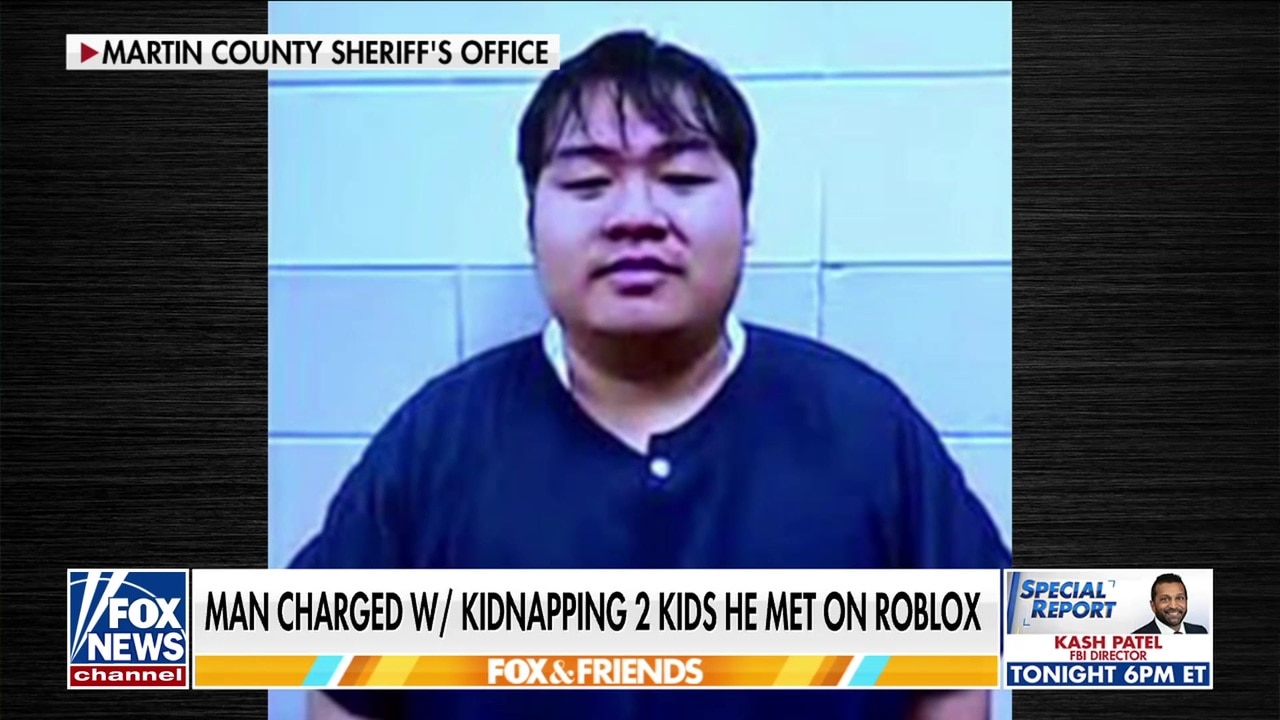 Watch Parents warned about child safety issues on Roblox after ...