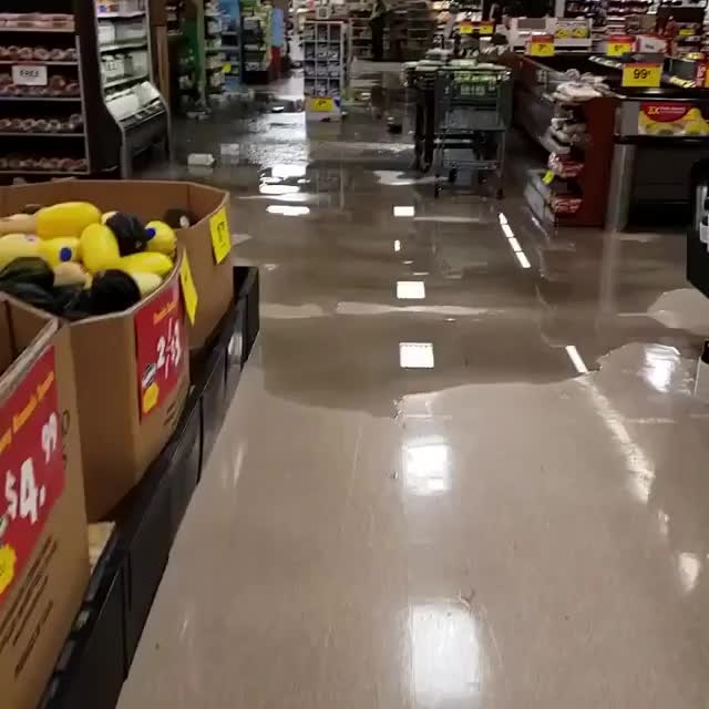 Grocery store damaged by earthquake | FOX 13 Seattle