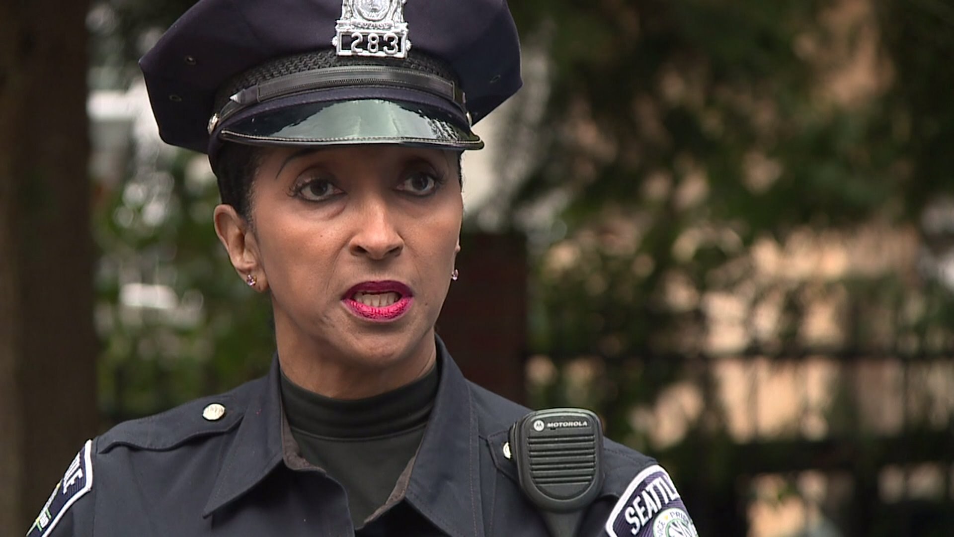 Seattle detective saves woman`s life while off-duty | FOX 13 Seattle